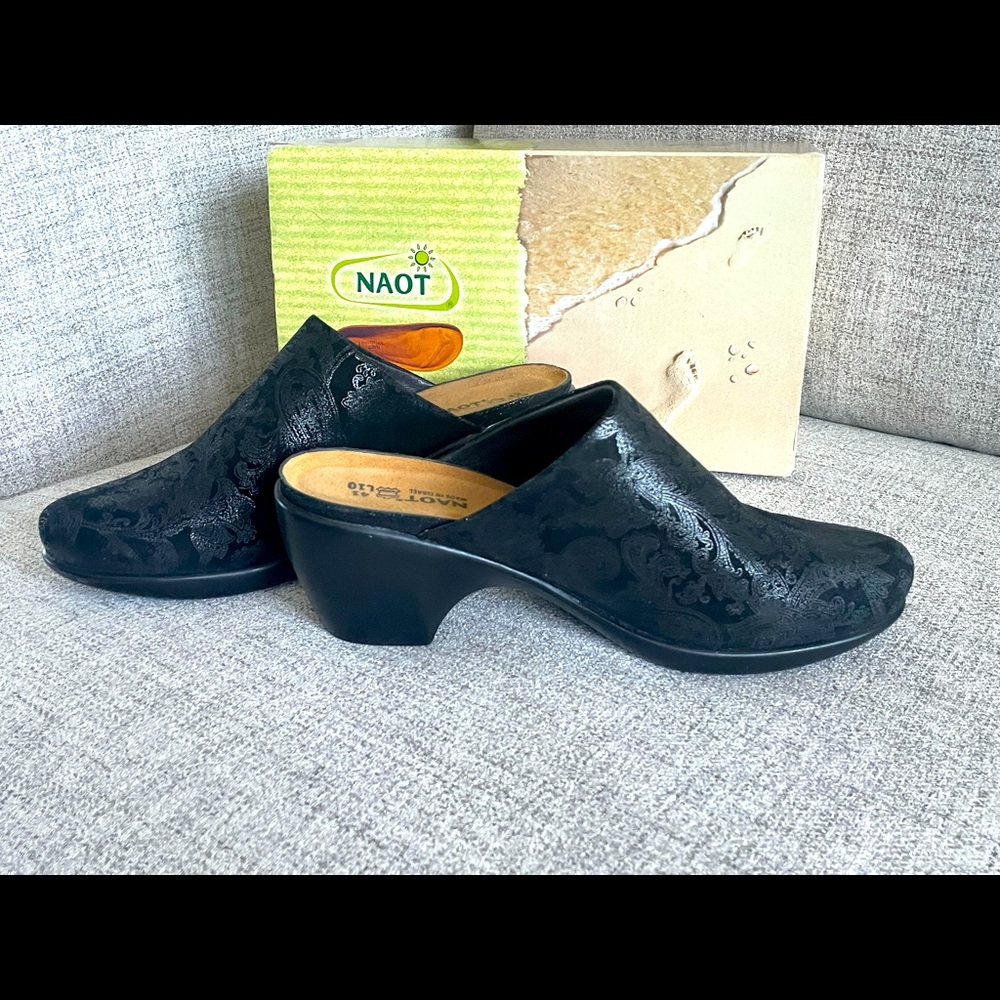 Clogs- Naot Dream Black Lace Leather Mule Size 10. New - Gem